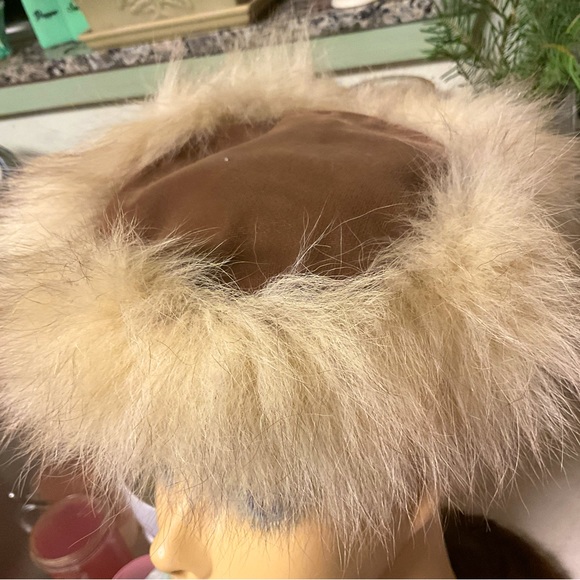 Gene Doris | Accessories | Vintage 6 Brown Velvet Coyote Fur Surround ...